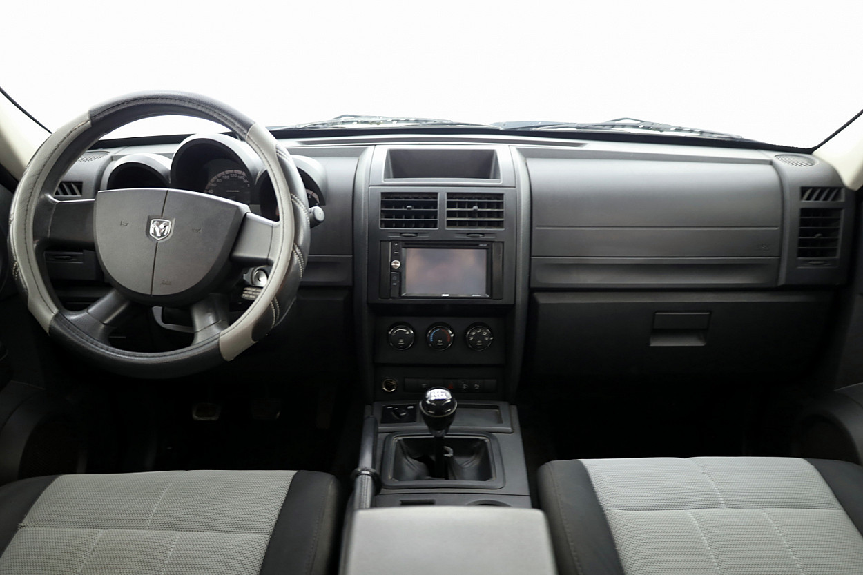 Kasutatud auto Dodge Nitro Comfort 2.8 CRD 130kW järelmaksuga